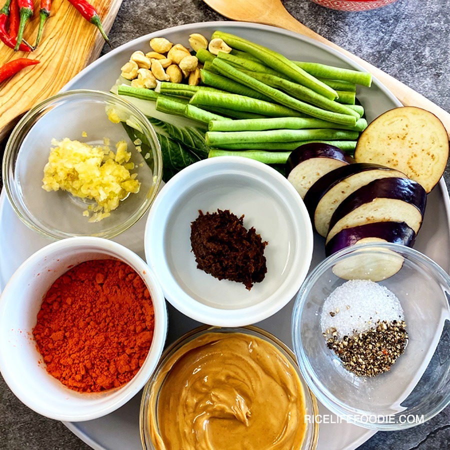 So Yum! KARE KARE Recipe (Oxtail & Tripe) with Peanut Sauce | Rice Life ...