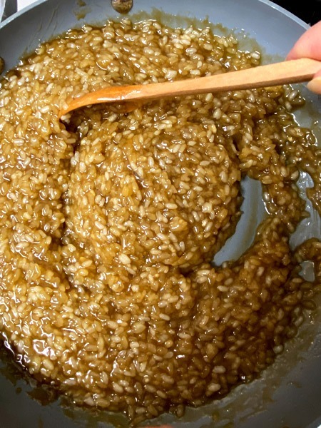 Easy BIKO Recipe with Latik (Brown-Sugar Coconut Sticky Rice Cake ...