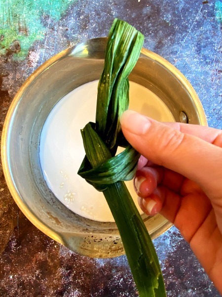 Simple Coconut Rice on Stove Recipe (Fluffy & Sticky Version) | Rice ...